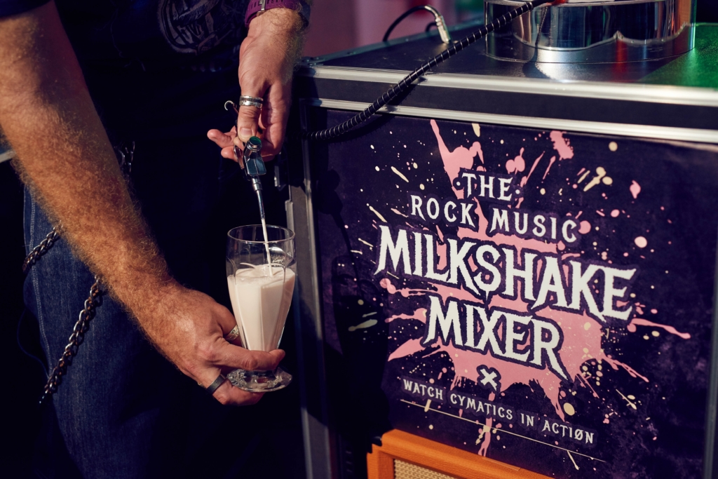 A rockin' good milkshake, a telescope that wants to be the next Taj ...