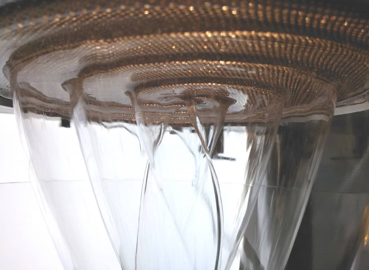 Free-falling liquid spontaneously forms antispiral cascades – Physics World