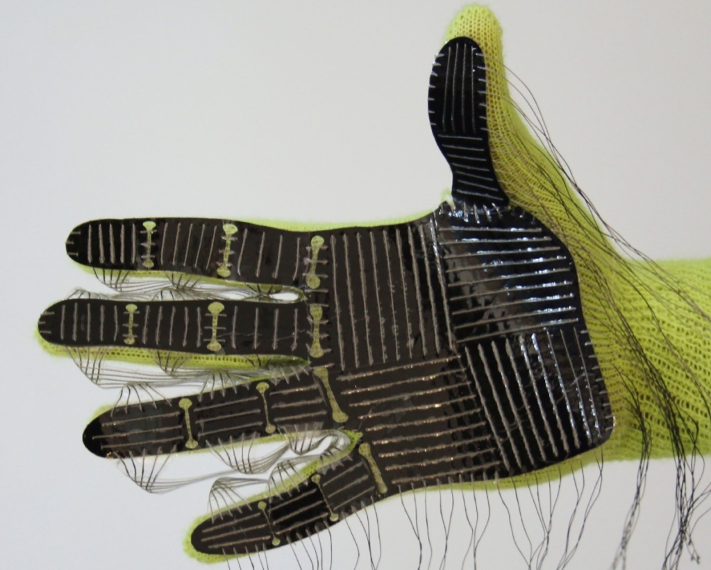 Smart inflatable hand offers lighter, more affordable prosthetic ...