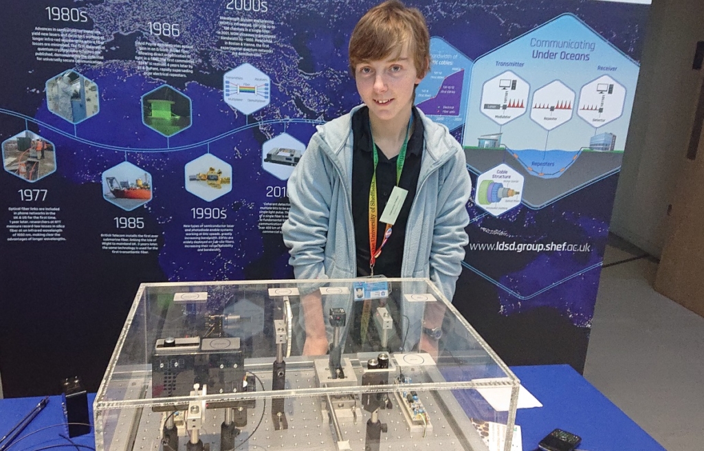 Bragg diffraction monitors wound healing, plastic soil and other ...