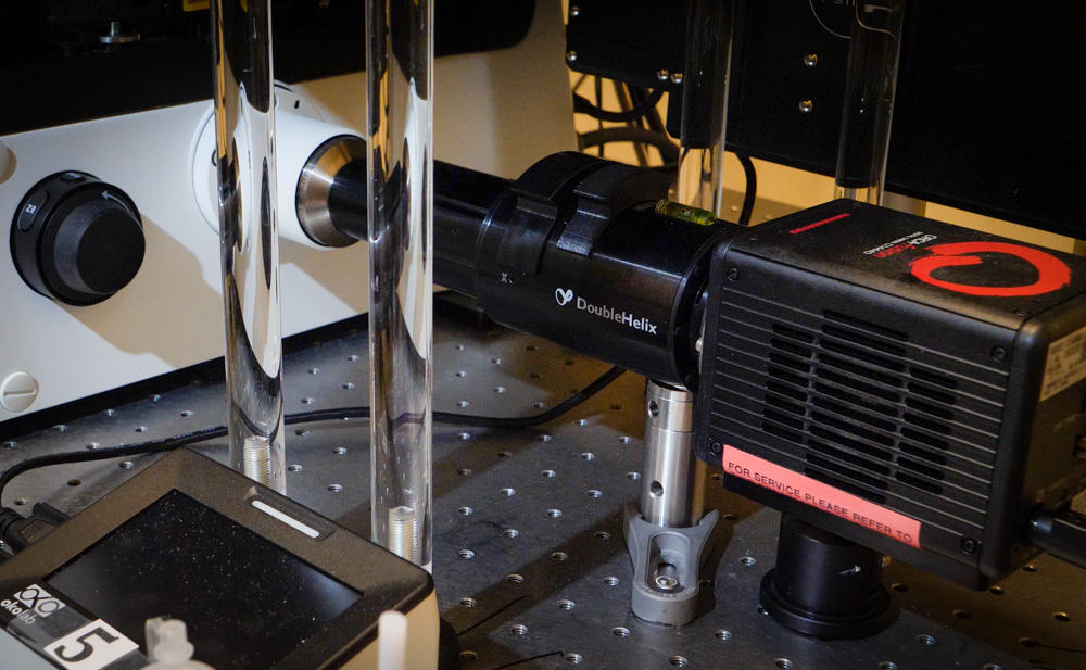 The clever device that can let you see in 3D beyond the diffraction ...