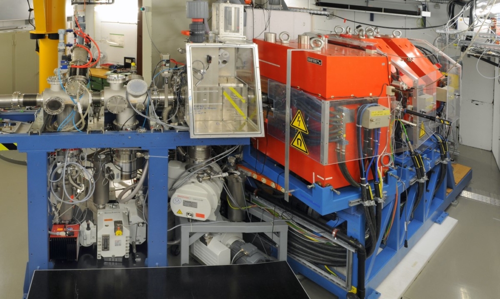 Helium-8 nucleus has unexpected rugby-ball shape – Physics World