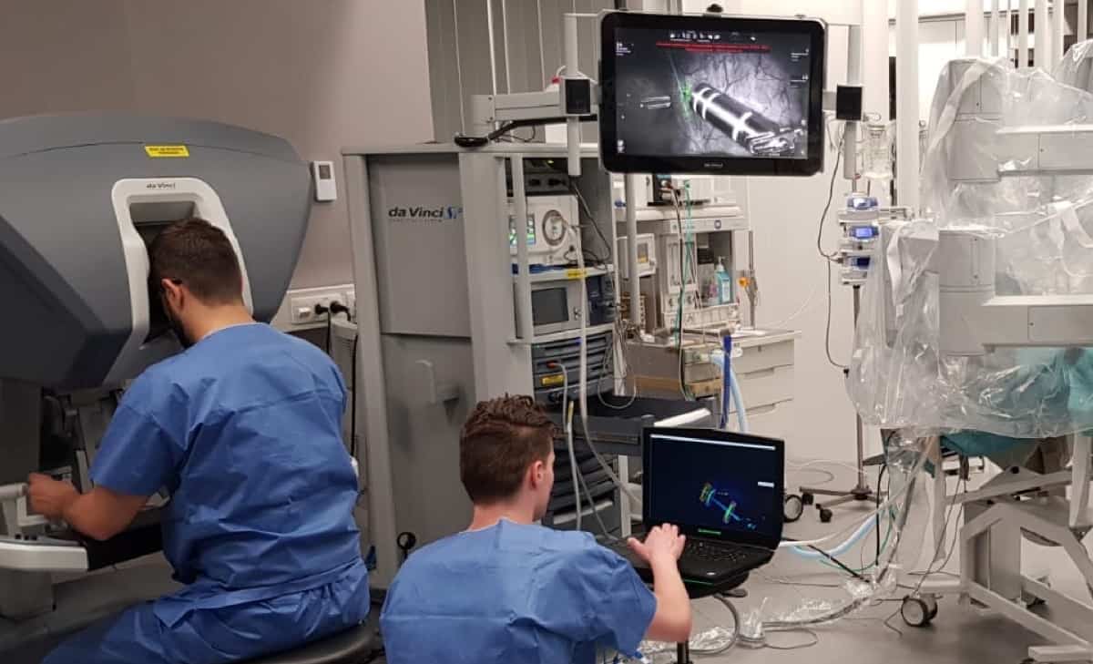 Optical navigation of a DROP-IN probe keeps robotic surgery on target ...