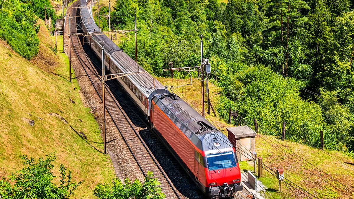 An illustrated guide to relativity – Physics World