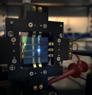Photonic band structure created in electrically driven OLED ...