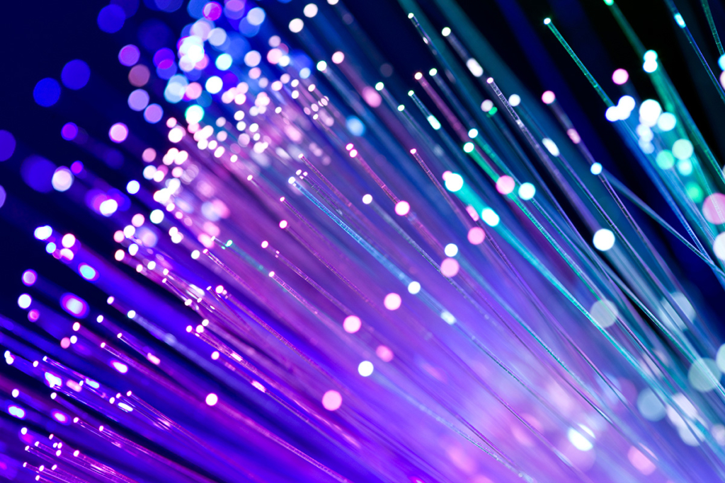 Visible-light lasers shrink to chip scale – Physics World