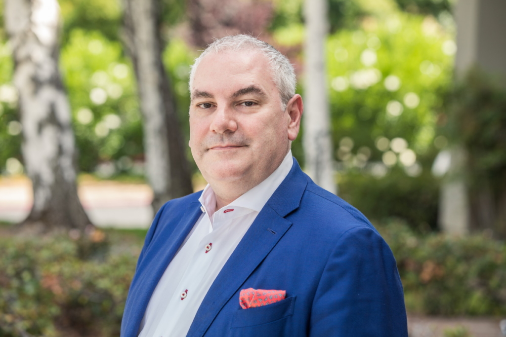 Parallel workflows, multiplanar tracking: ViewRay takes MRgRT to the ...