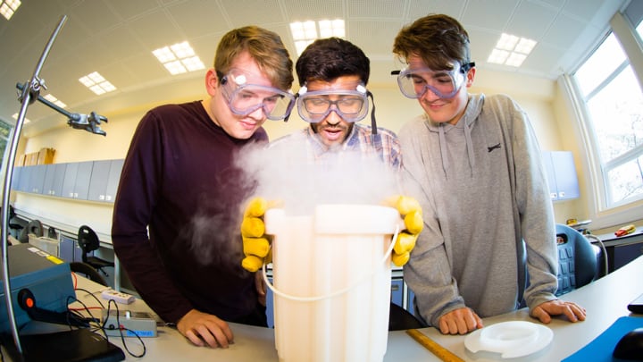 Levelling up: from student to mentor to trainee physics teacher ...