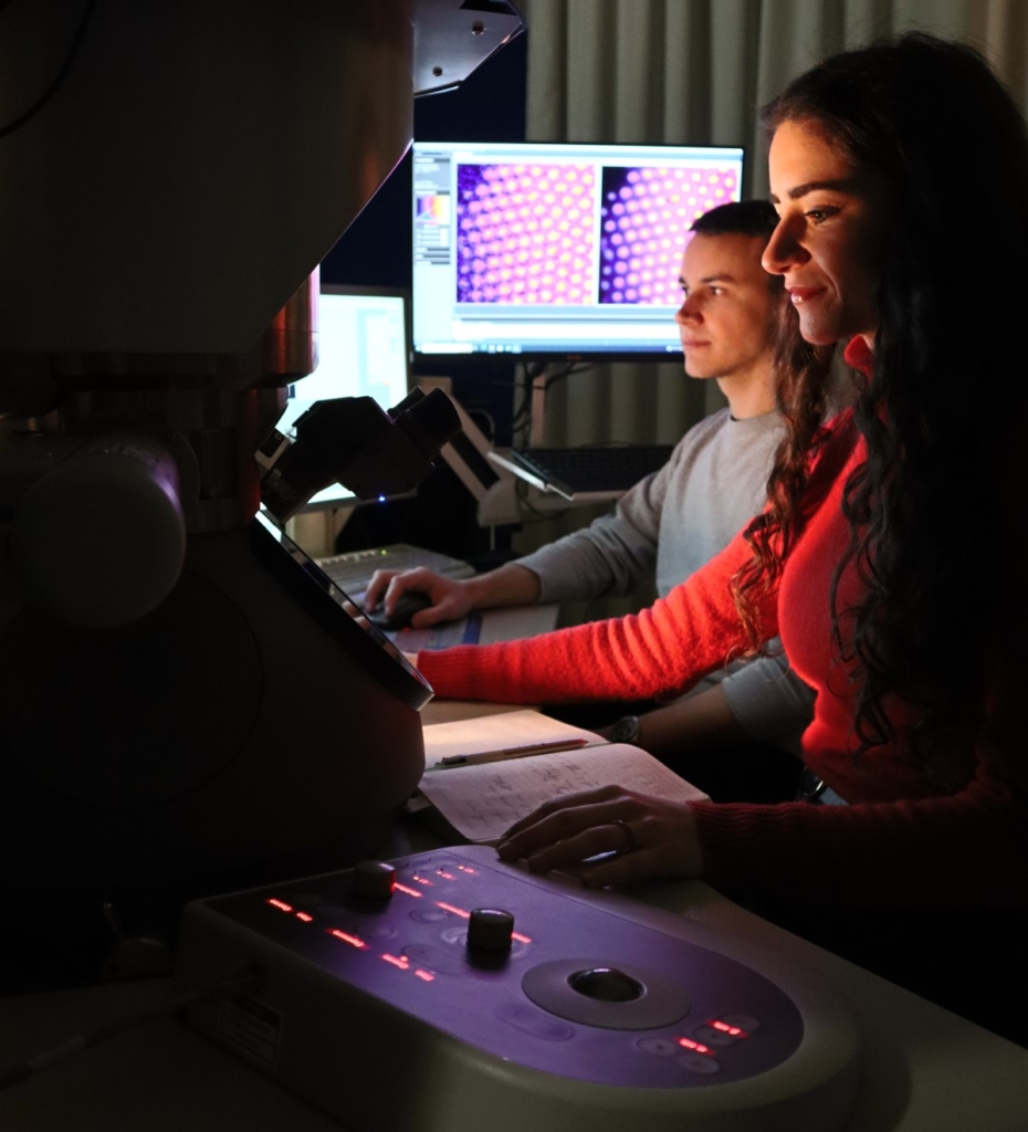 Machine learning sharpens images from scanning transmission electron ...