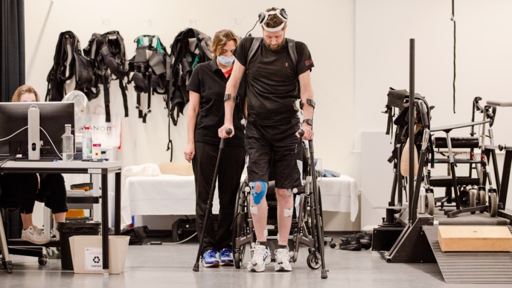 Brain–computer interface gives people with paralysis full control of a ...