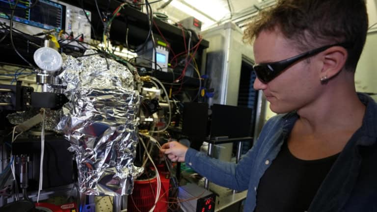 ‘Molecular movie’ shows how electrons rearrange to kick-off a chemical ...
