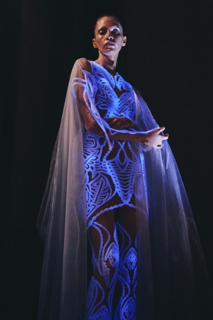 Physics meets fashion as bioluminescent dress debuts at Paris Haute ...
