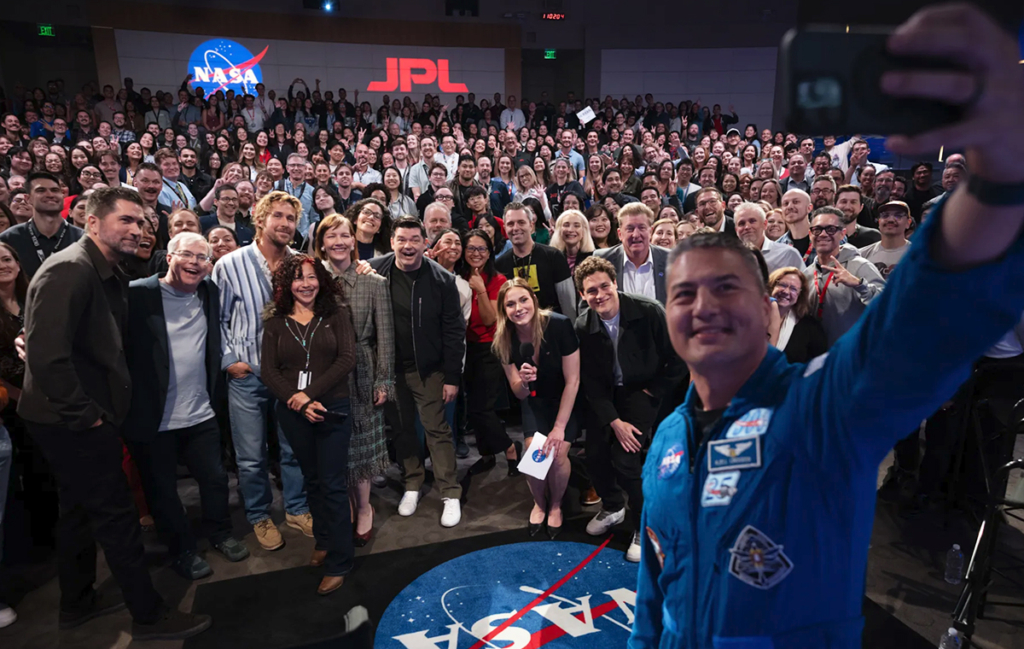 'Amaze, amaze, amaze': in Project Hail Mary, science and friendship ...
